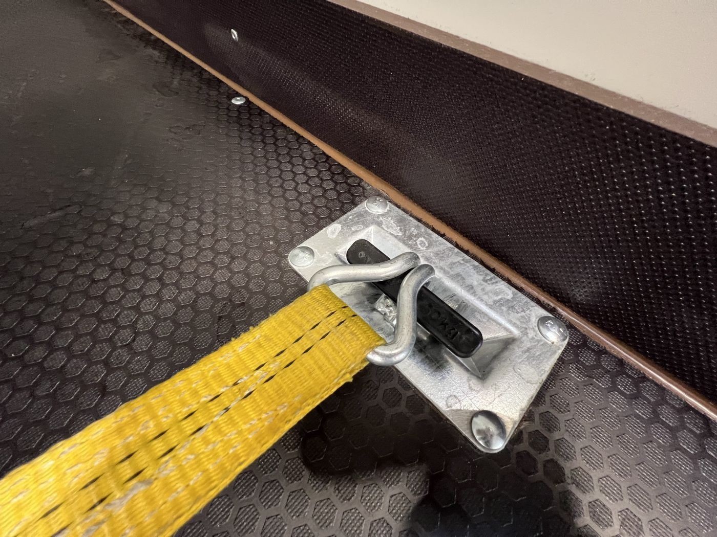 Vezeko TK C 27.35 SP Kombi Rampe Sond Kofferanhänger - Anhängerzentrum ...