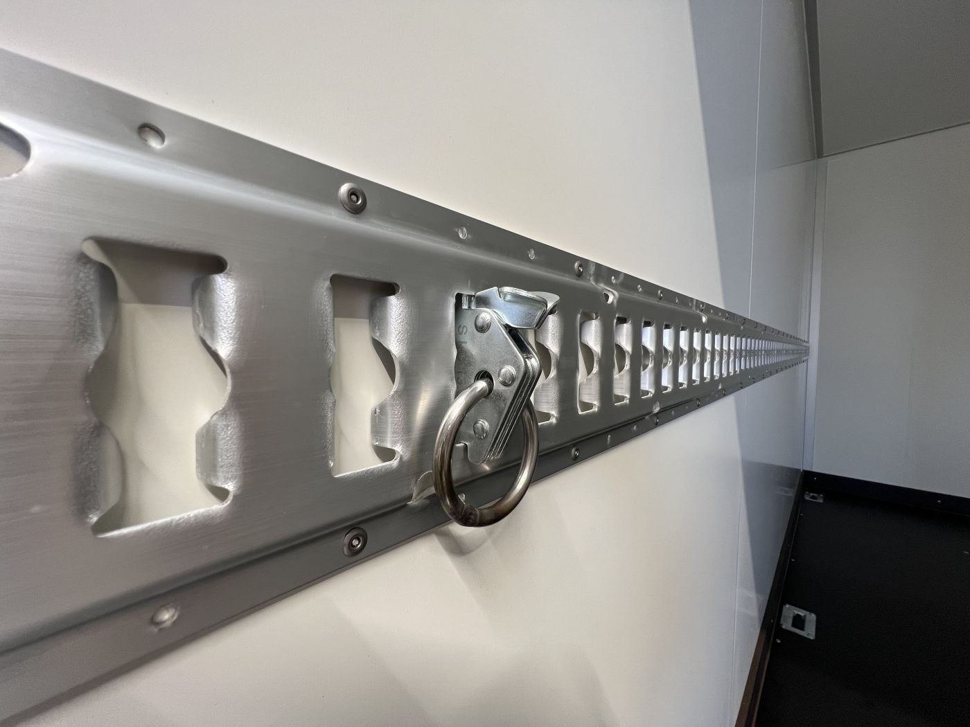 Vezeko TK C 27.35 SP Kombi Rampe Sond Kofferanhänger - Anhängerzentrum ...