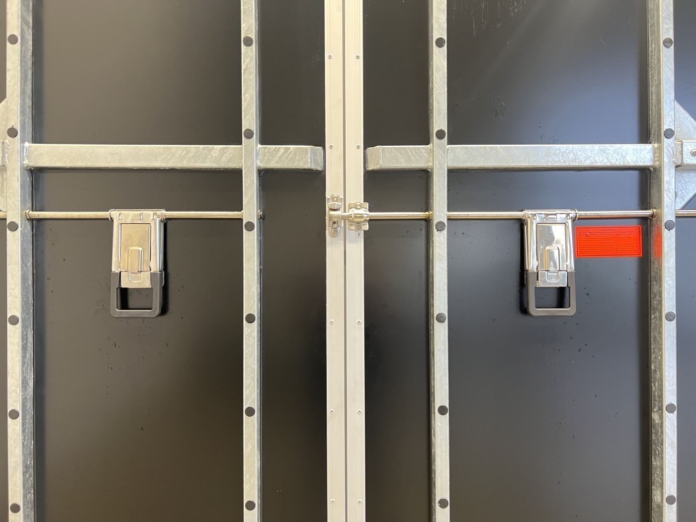 Vezeko TK C 27.35 SP Kombi Rampe Sond Kofferanhänger - Anhängerzentrum ...